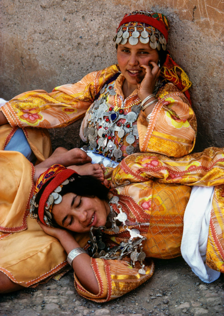 Africa Online Museum » Morocco » Berber Brides and Hassania Veil Dance ...