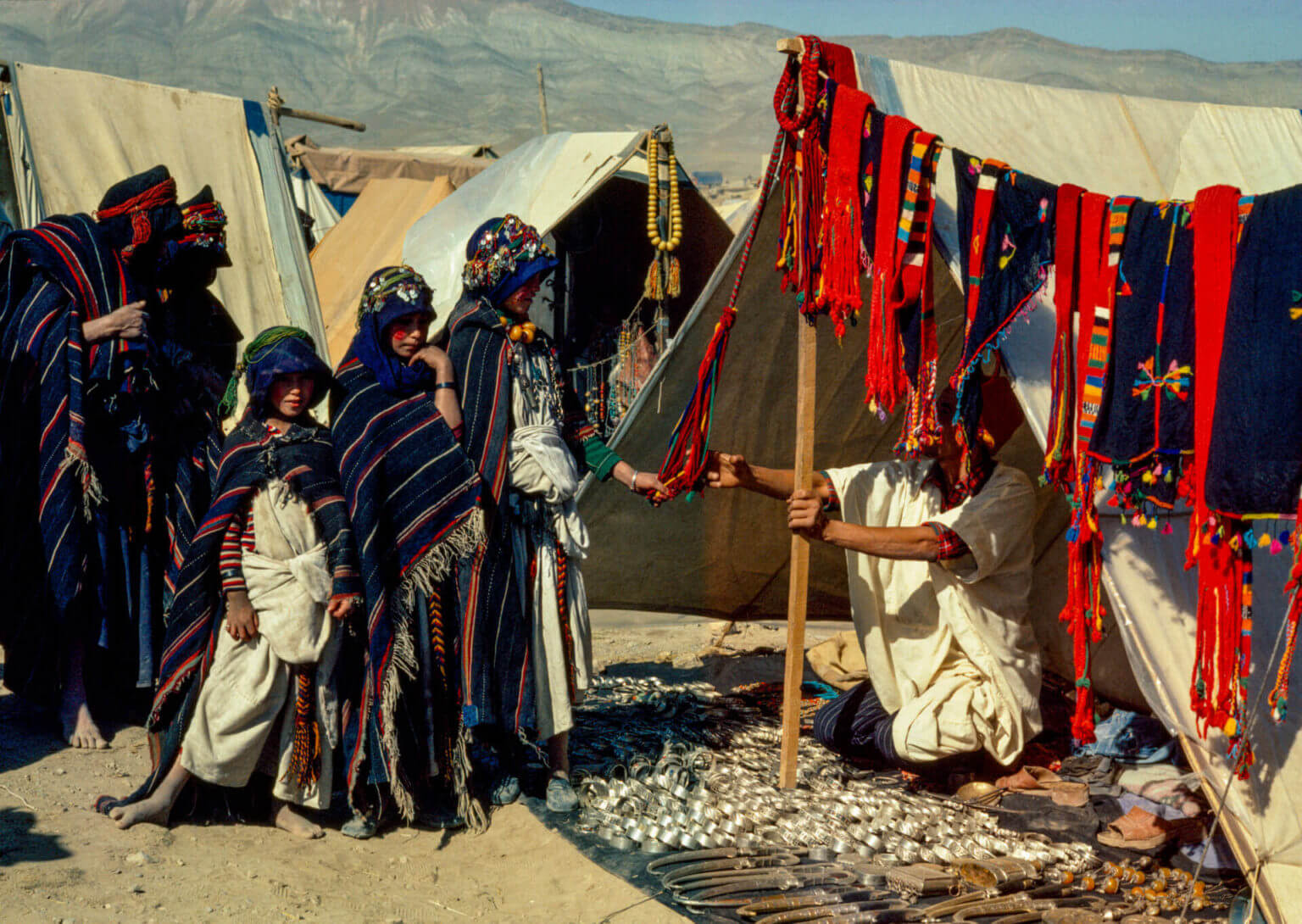 Africa Online Museum » Morocco » Berber Brides and Hassania Veil Dance ...