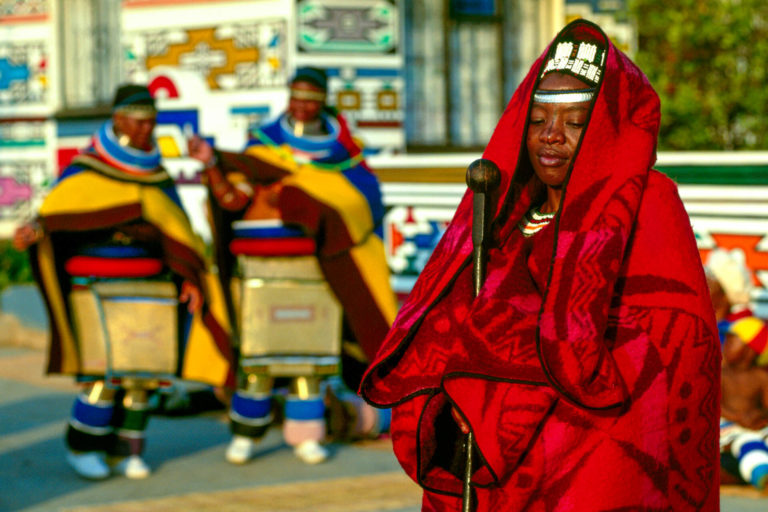 Africa Online Museum » South Africa » Ndebele Nuptials » Photos